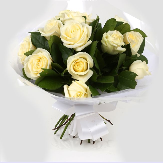 12 White Roses Bouquet – Happy Days Factory